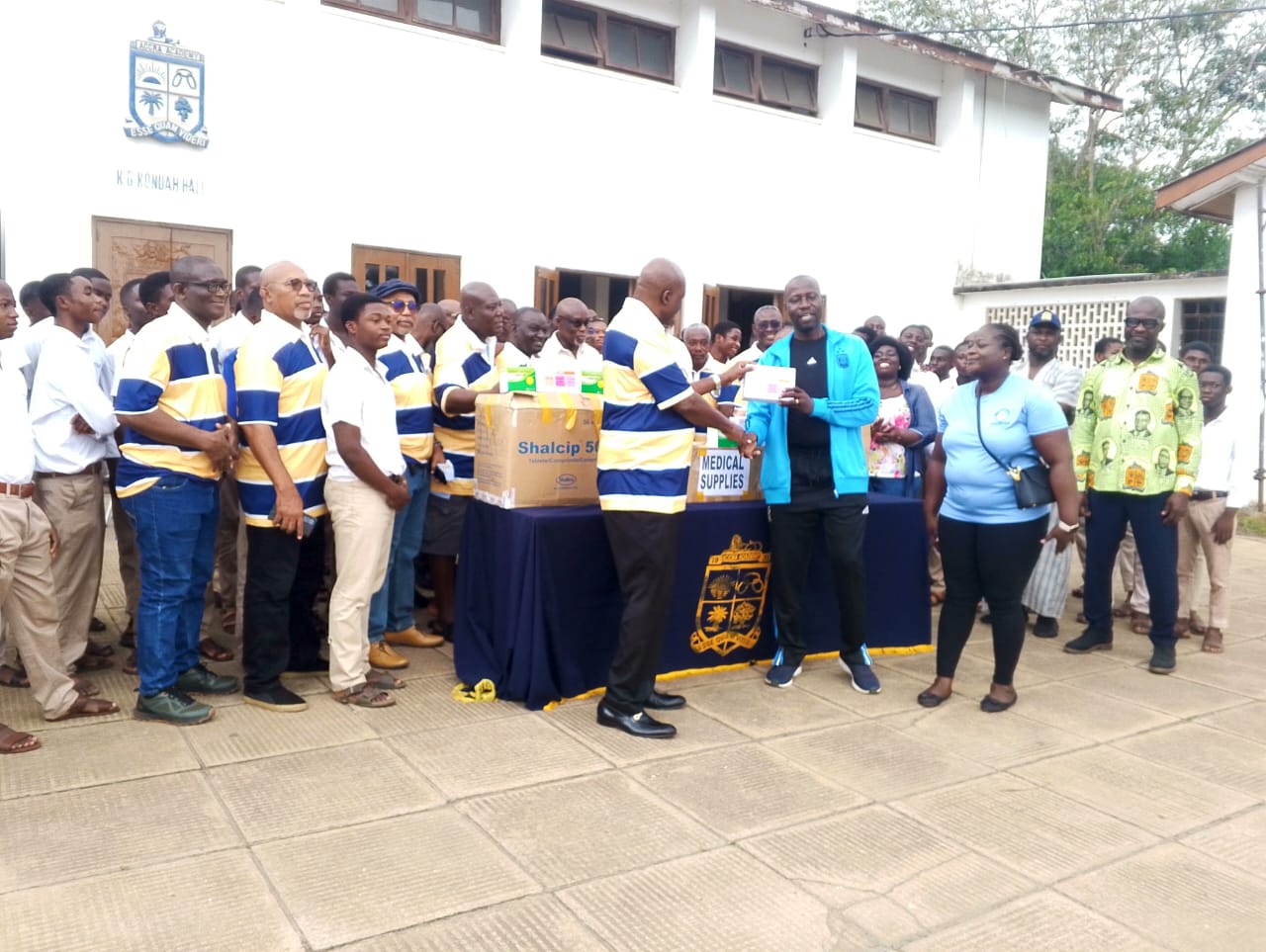 Bleoo '80 Donates Assorted Drugs To Accra Academy To Mark Golden ...